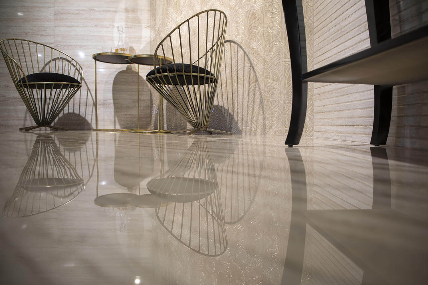 Подборка коллекций керамической плитки с тематикой травертина.