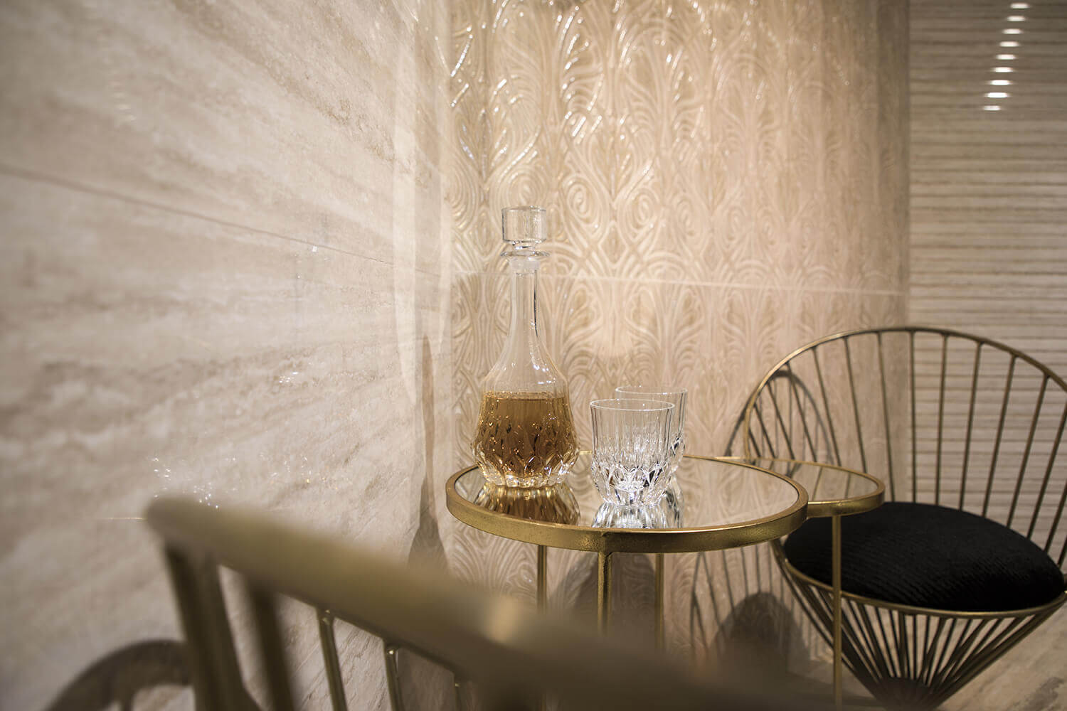 Подборка коллекций керамической плитки с тематикой травертина.